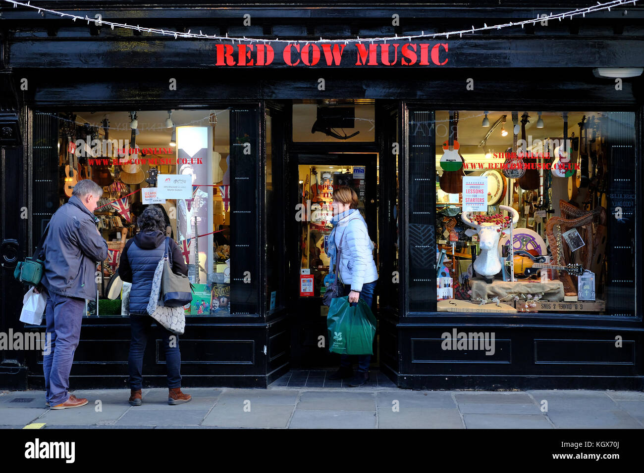 Red cow hi-res stock photography and images - Alamy