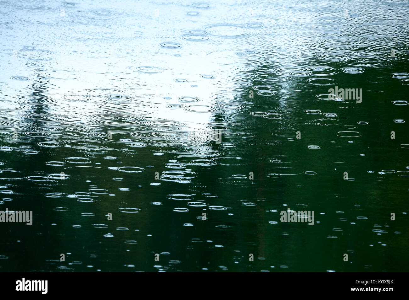 Raindrops at a water surface Stock Photo - Alamy