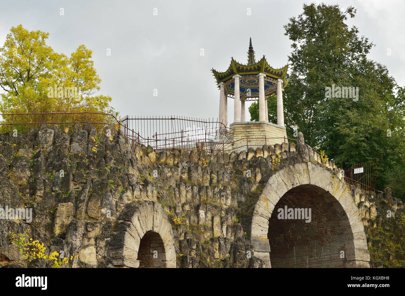 Large stone arch hi-res stock photography and images - Alamy