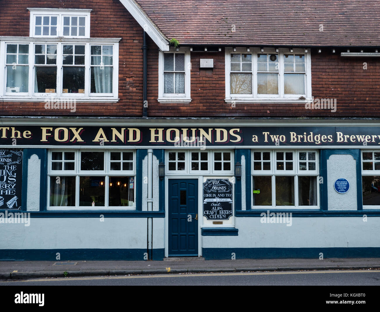 The fox and hounds caversham hi-res stock photography and images - Alamy