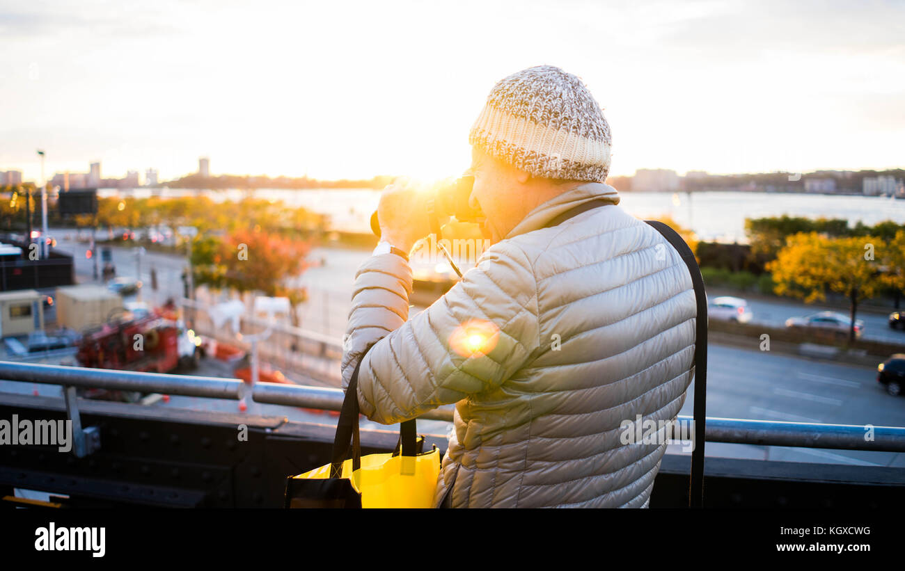 Nyc golden hour hi-res stock photography and images - Alamy