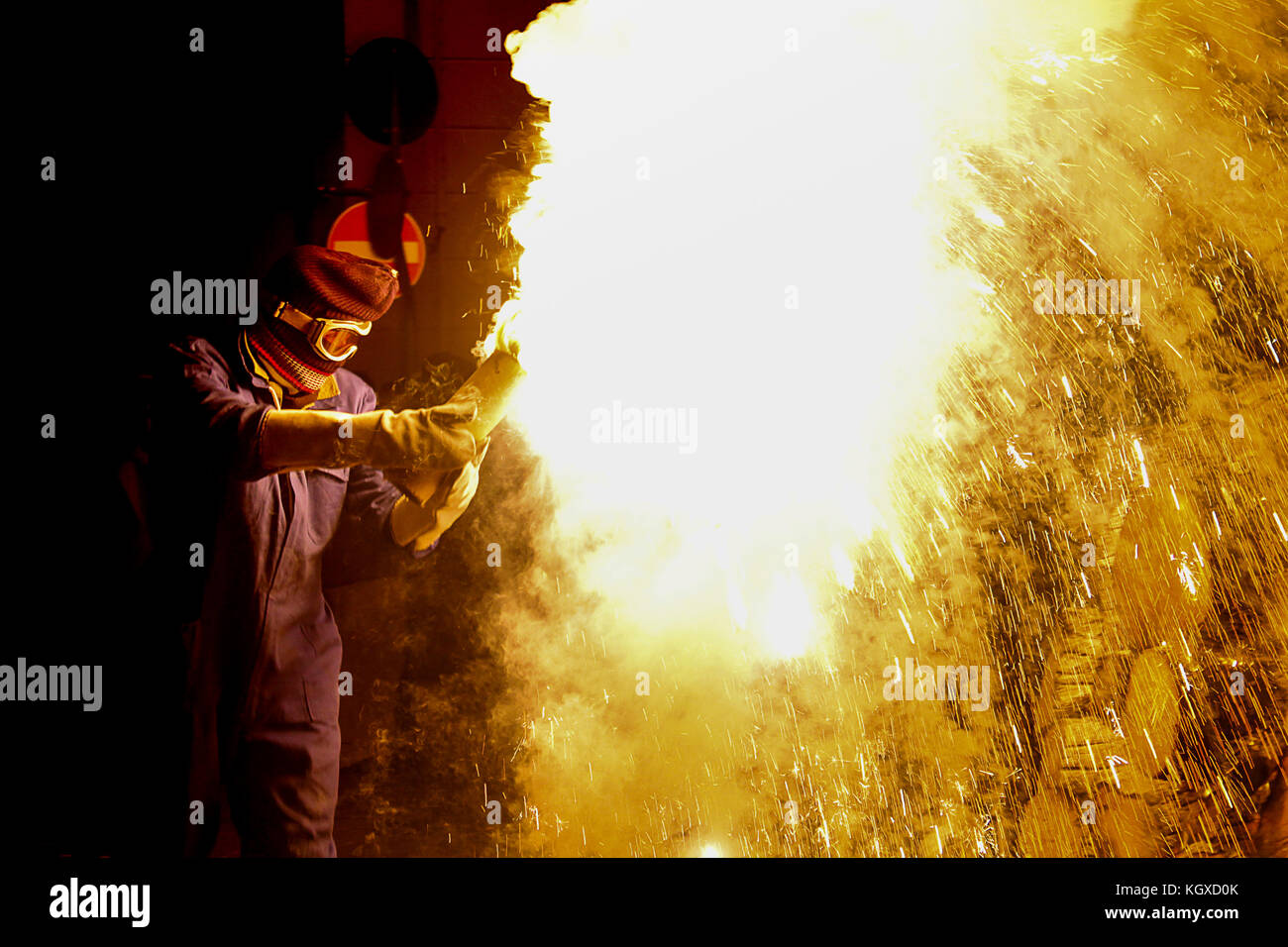 Stuntman fire hi-res stock photography and images - Alamy