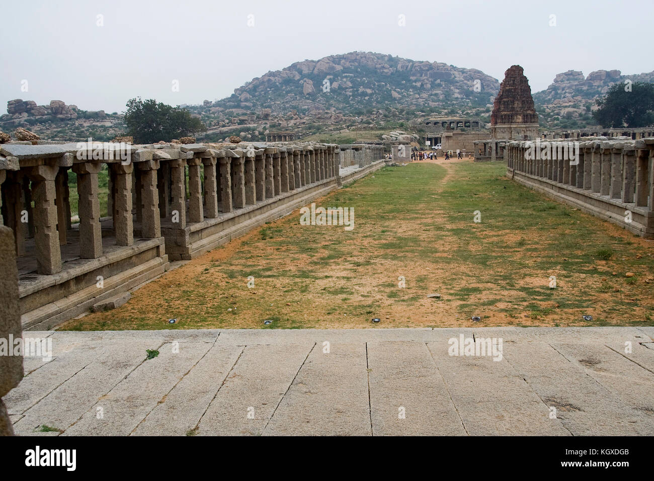 Pillared passage hi-res stock photography and images - Alamy