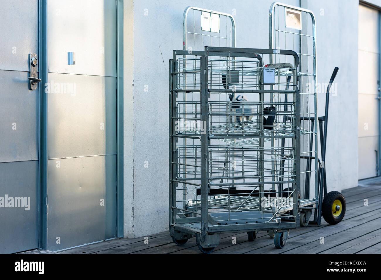 Delivery cart outside hi-res stock photography and images - Alamy
