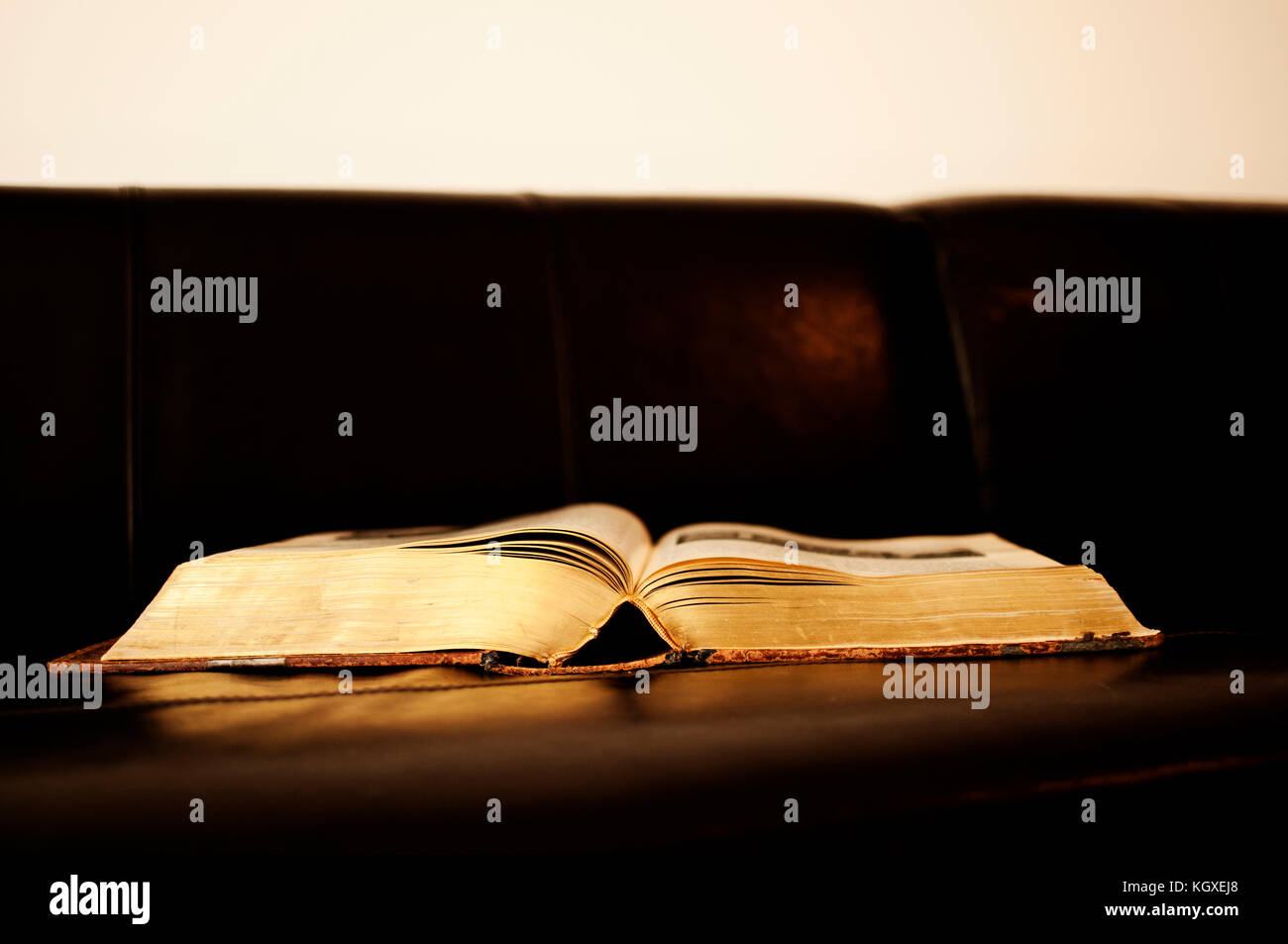 Big open book hi-res stock photography and images - Alamy