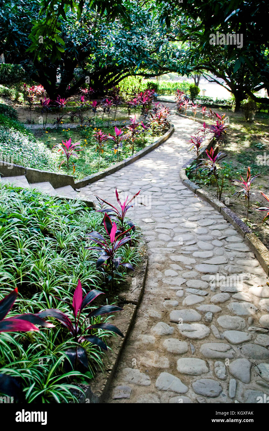 Path in garden neatly laid with smooth pebbles Stock Photo - Alamy
