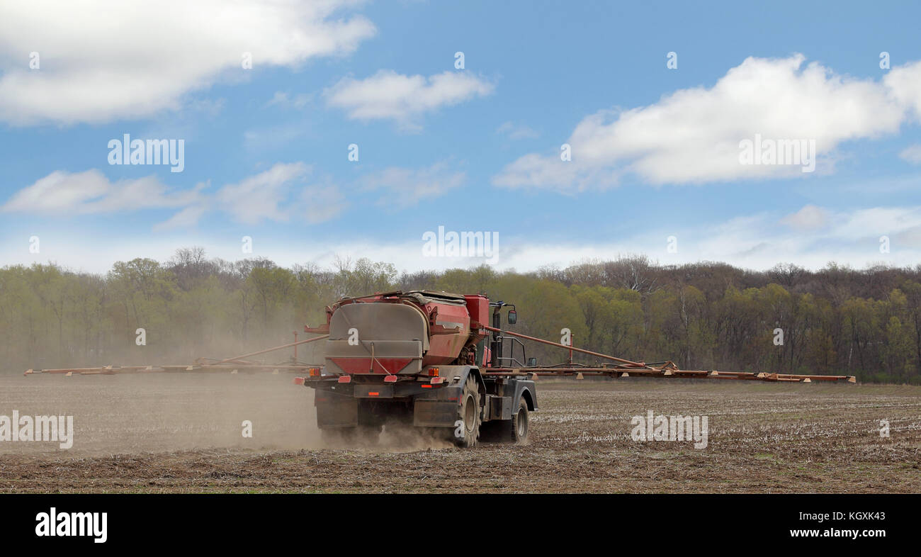Spray truck applying chemicals to a farm field Stock Photo - Alamy
