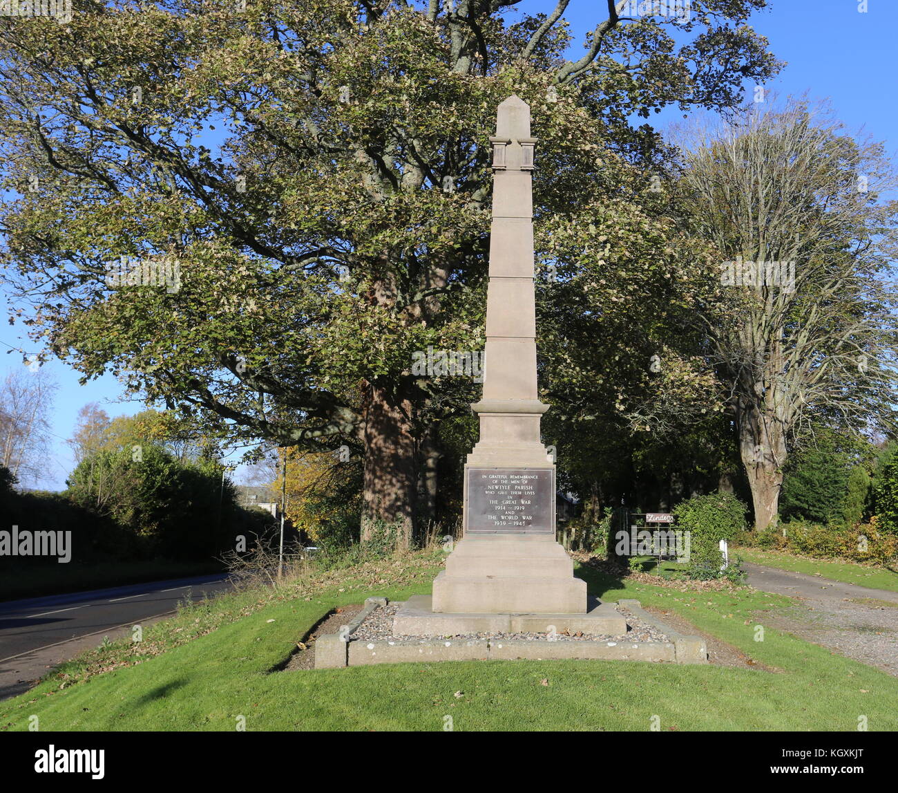 Newtyle war memorial hi-res stock photography and images - Alamy