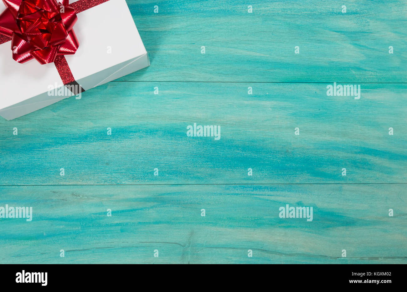 Single present hi-res stock photography and images - Alamy