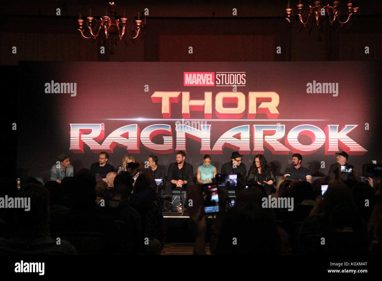 Taika Waititi, Tom Hiddleston, Cate Blanchett, Mark Ruffalo, Chris ...