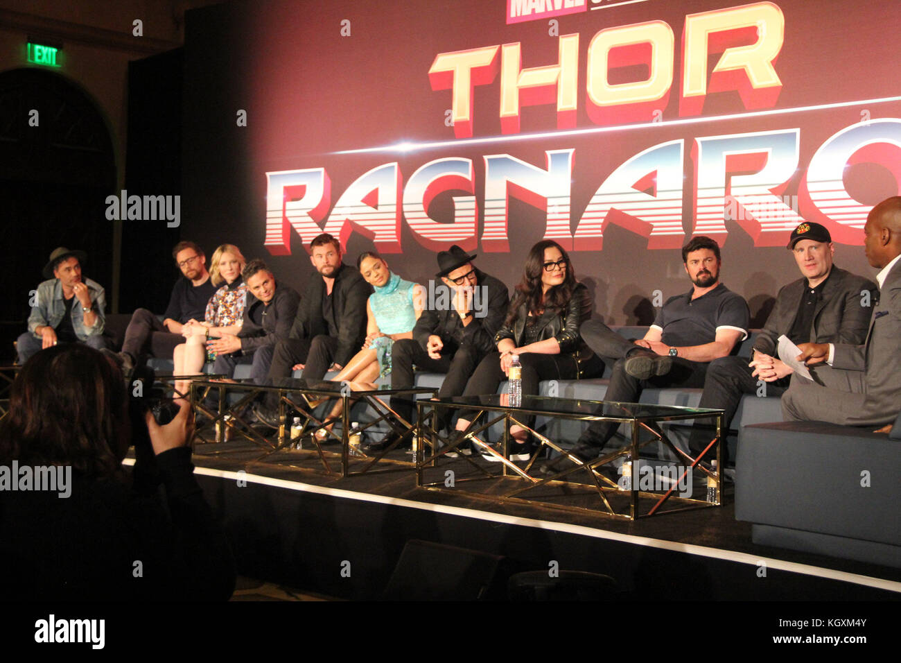 Taika Waititi, Tom Hiddleston, Cate Blanchett, Mark Ruffalo, Chris ...