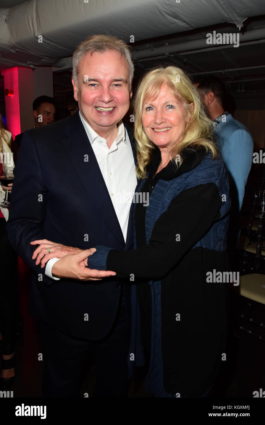 Celebrity Sculptor Frances Segelman sculpts journalist Eamonn Holmes at ...