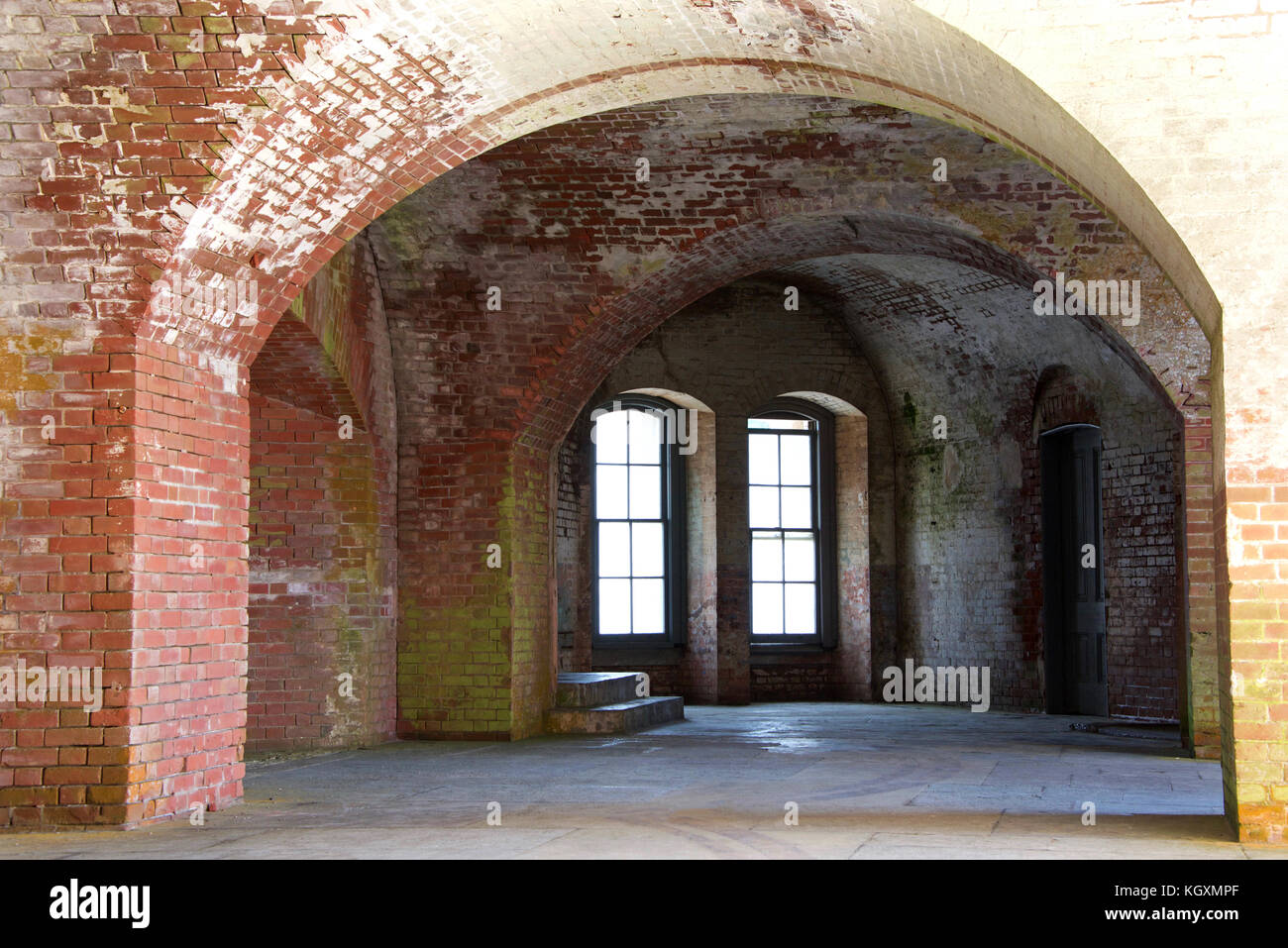 Old brick wall falling apart hi-res stock photography and images - Alamy