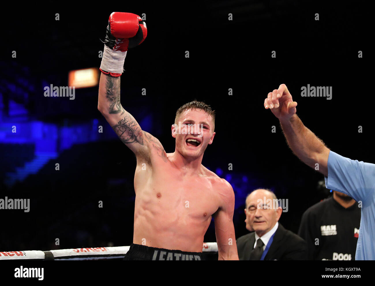 Super lightweight fight metro arena hi-res stock photography and images ...
