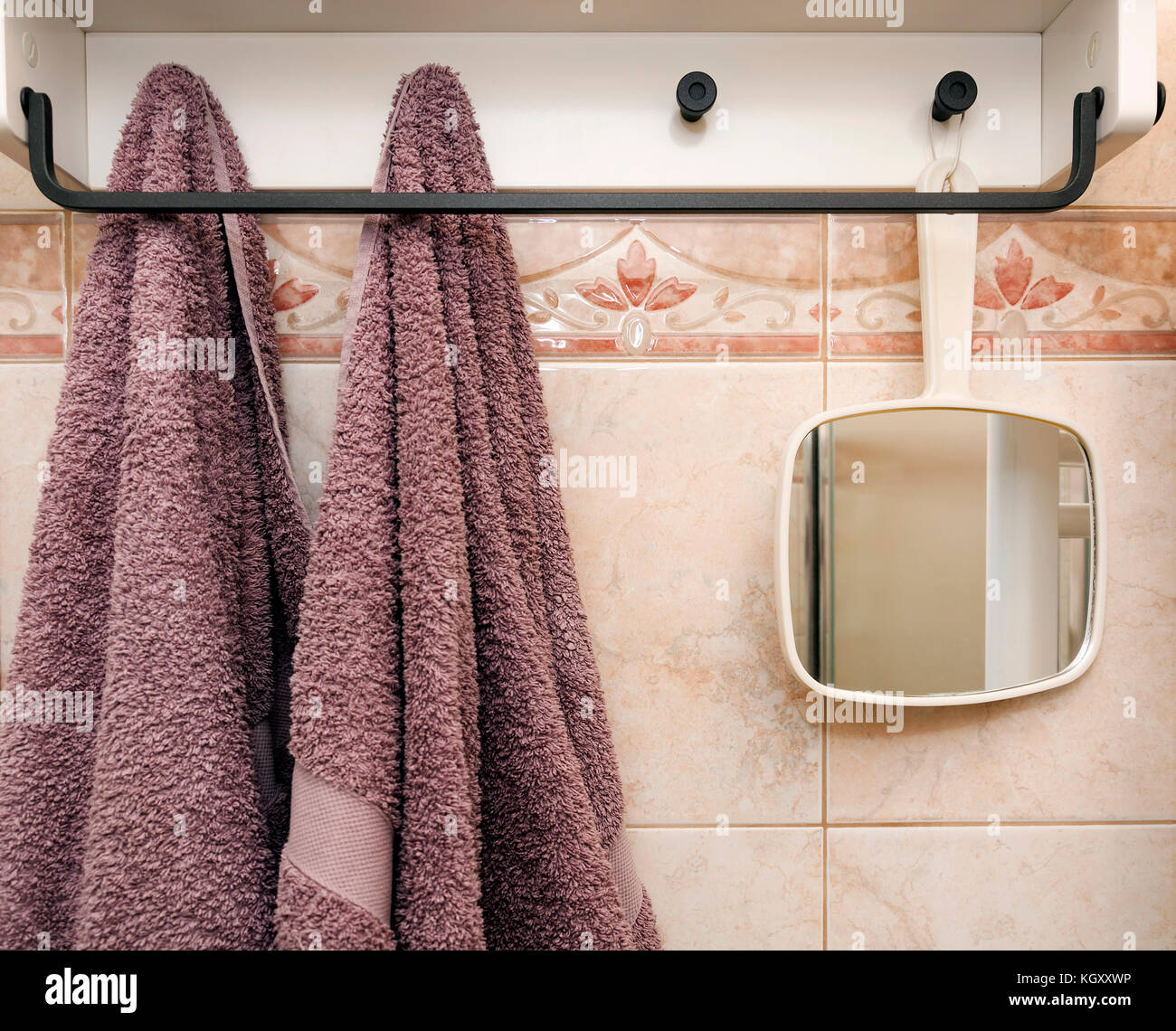 Hanging objects hi-res stock photography and images - Alamy