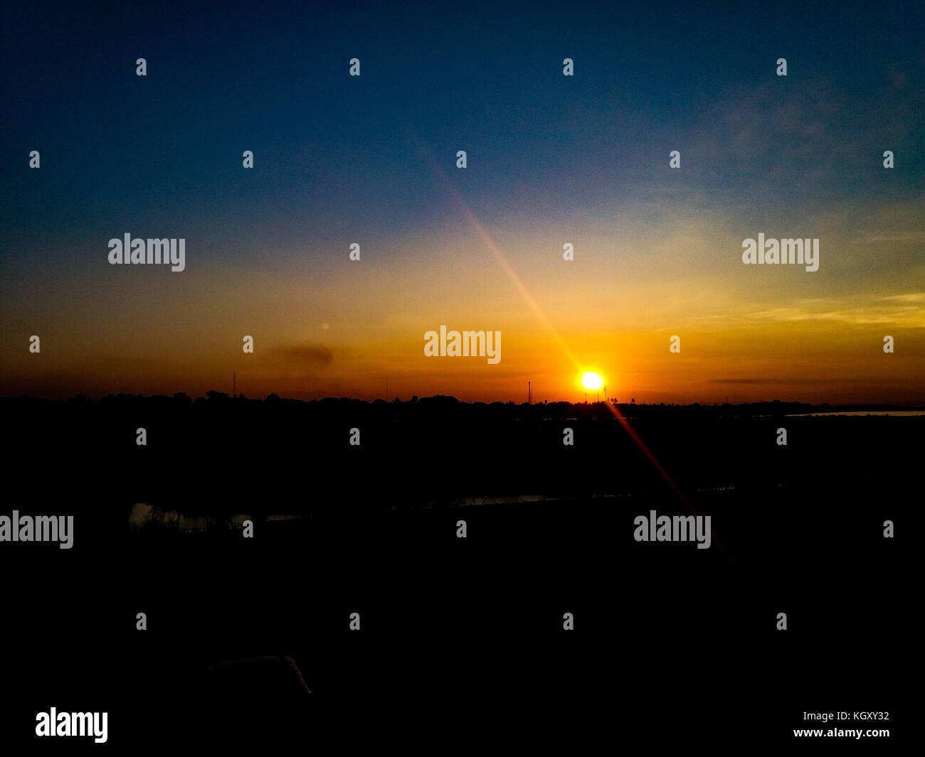 Sunset silhouettes hi-res stock photography and images - Alamy