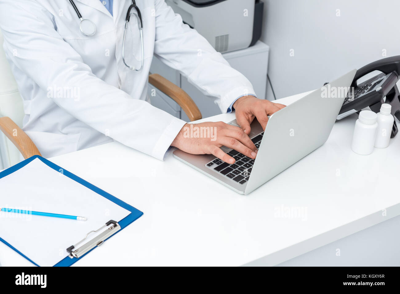 doctor using laptop Stock Photo - Alamy