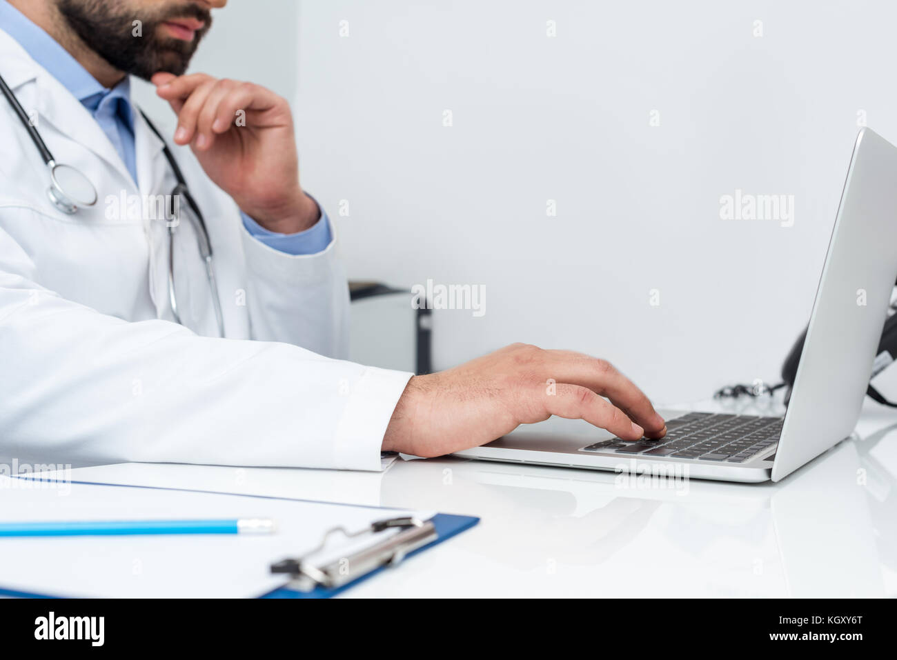 doctor using laptop Stock Photo - Alamy