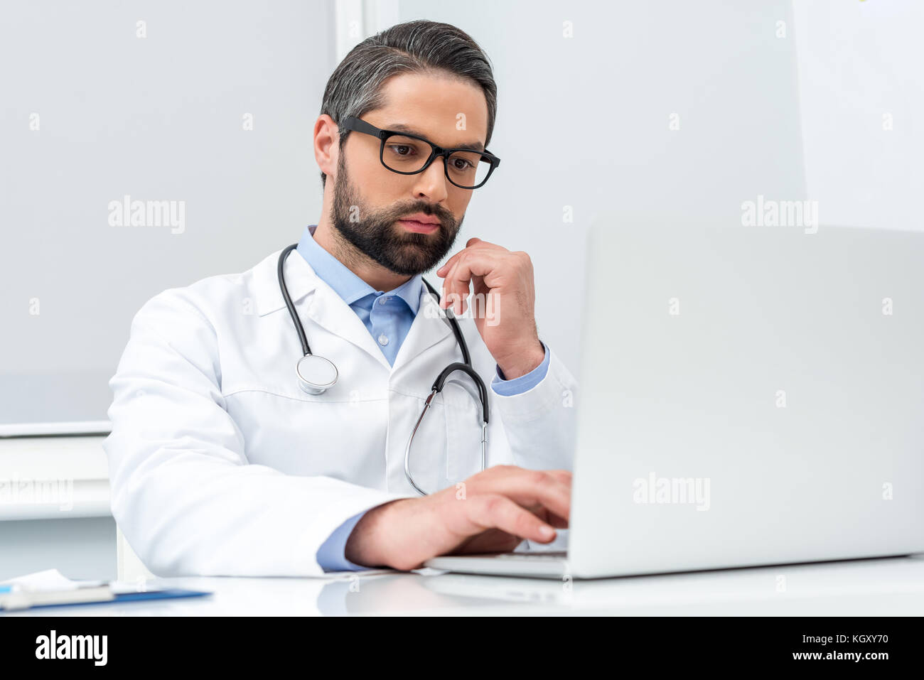 doctor using laptop Stock Photo - Alamy