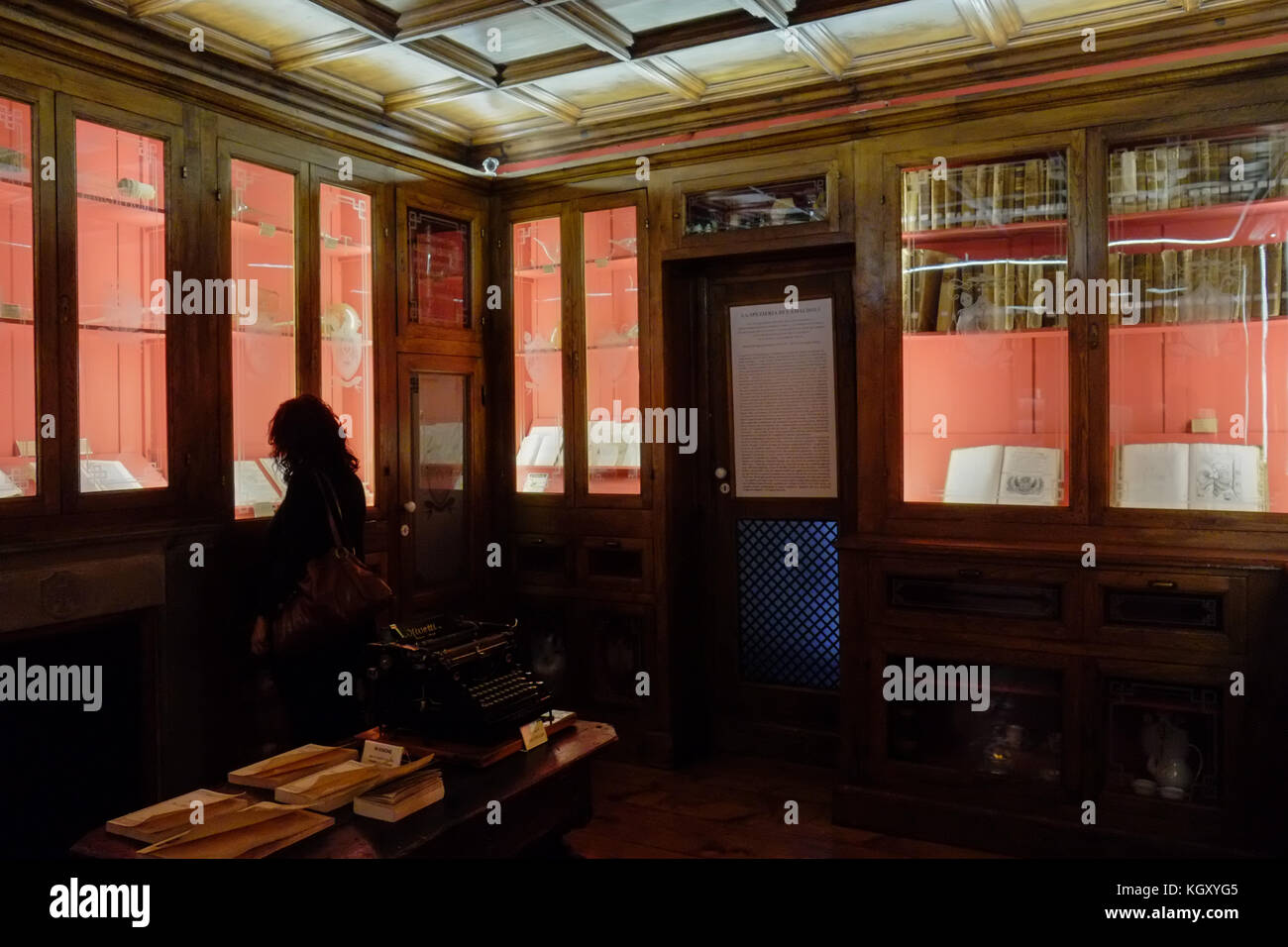 Medieval pharmacy hi-res stock photography and images - Alamy