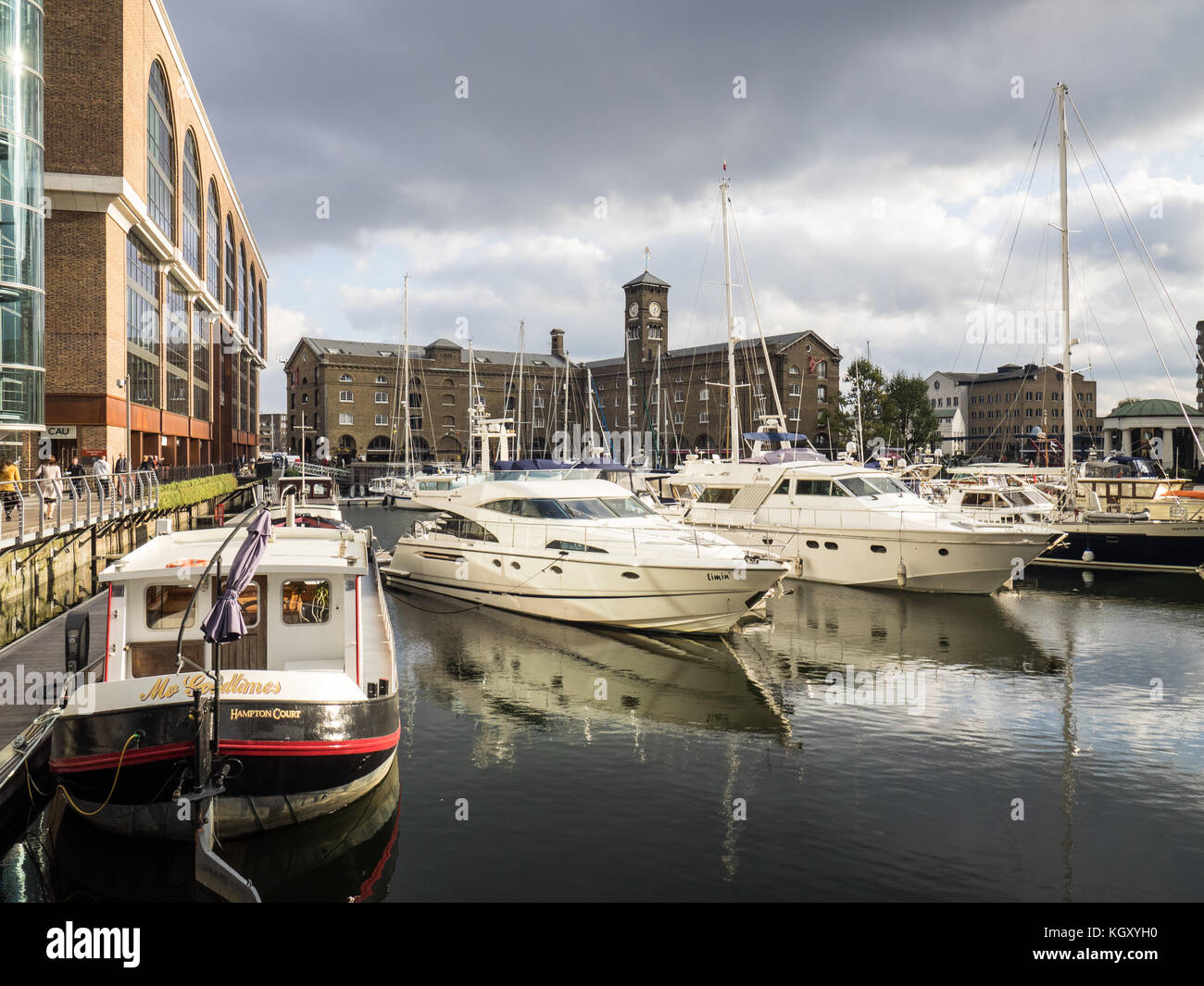 London docklands sign hi-res stock photography and images - Alamy