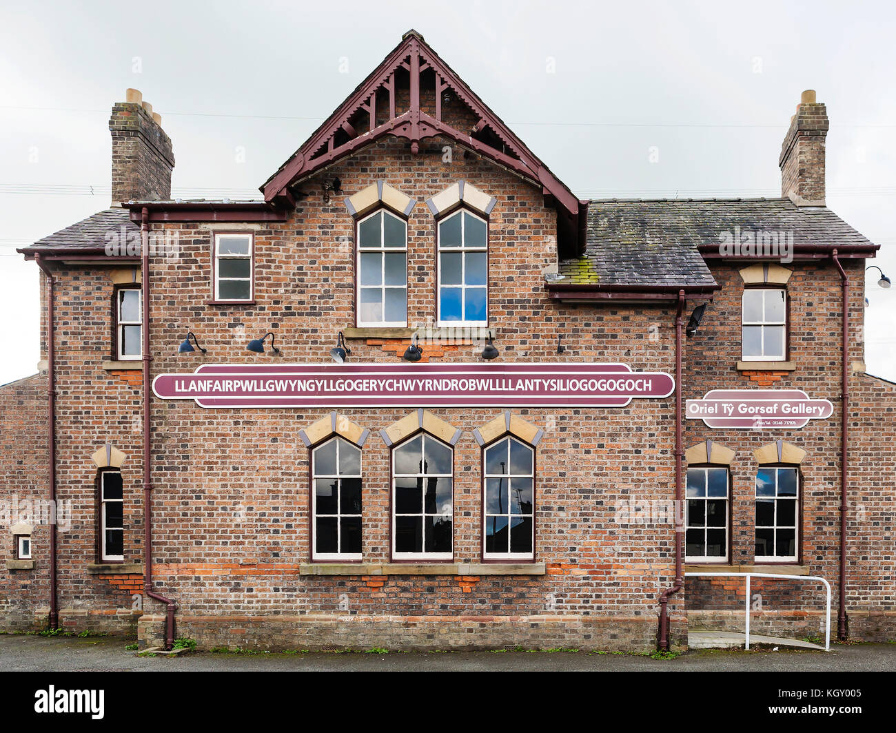 St marys church in the hollow hi-res stock photography and images - Alamy