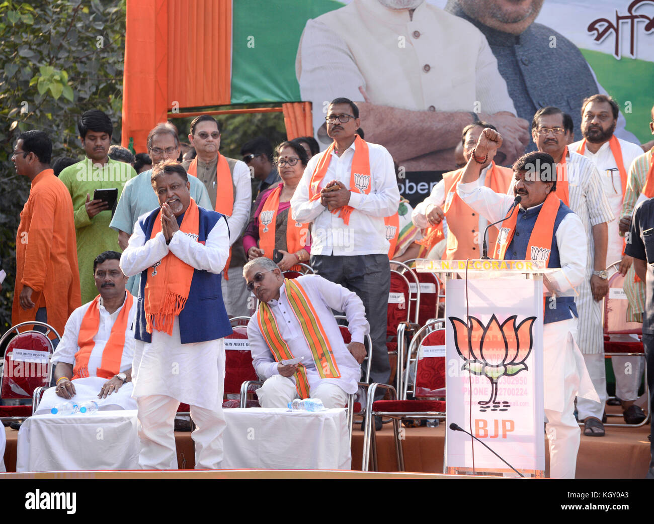 Kailash Vijayvargiya(left) delivers his speech and Mukul Roy (right ...