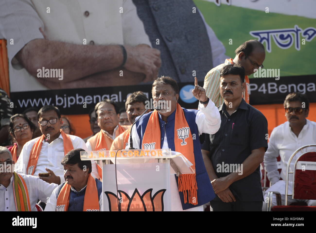 Kolkata, India. 10th Nov, 2017. Mukul Roy delivers his speech during ...