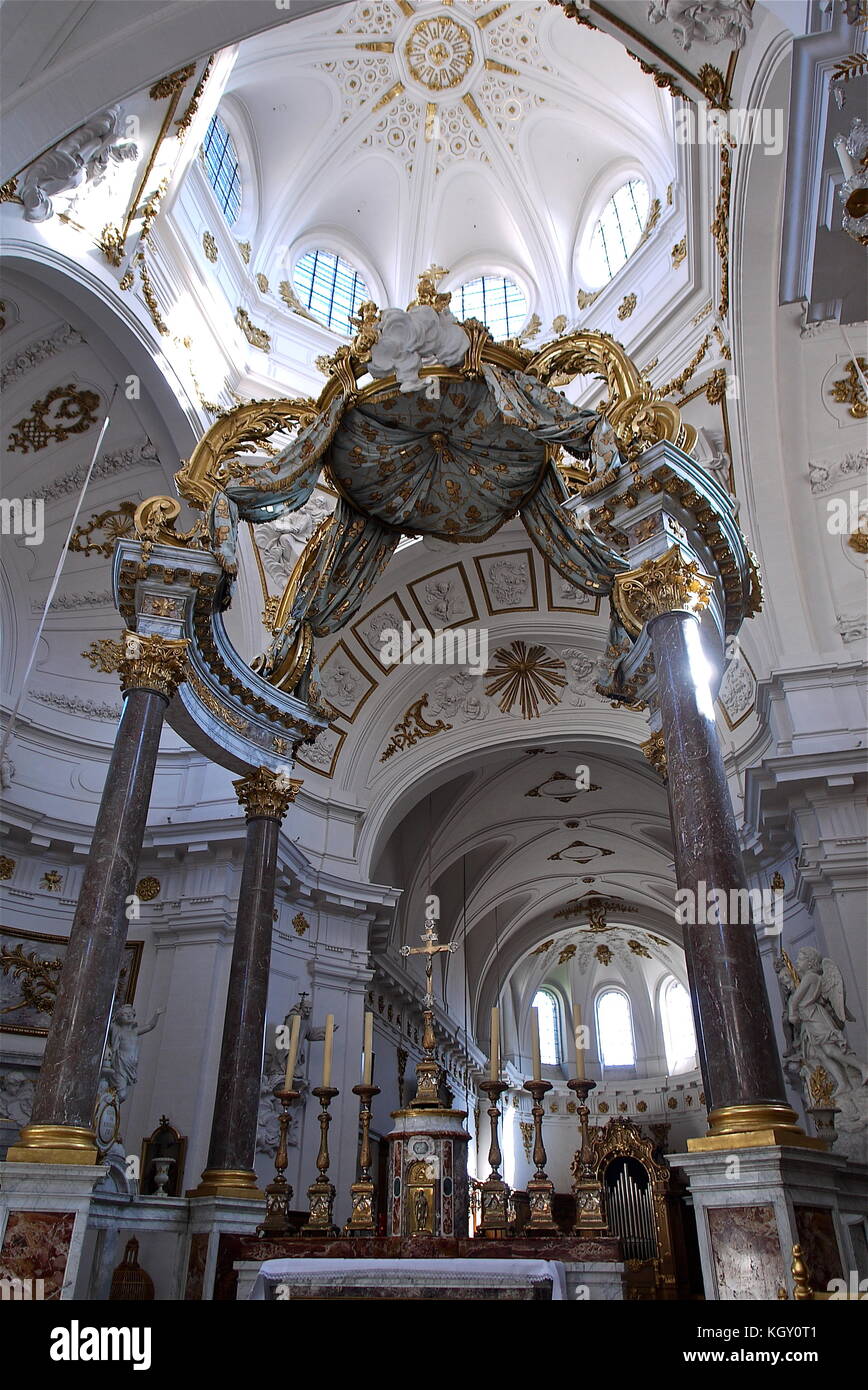 Chartreuse saint bruno hi-res stock photography and images - Alamy