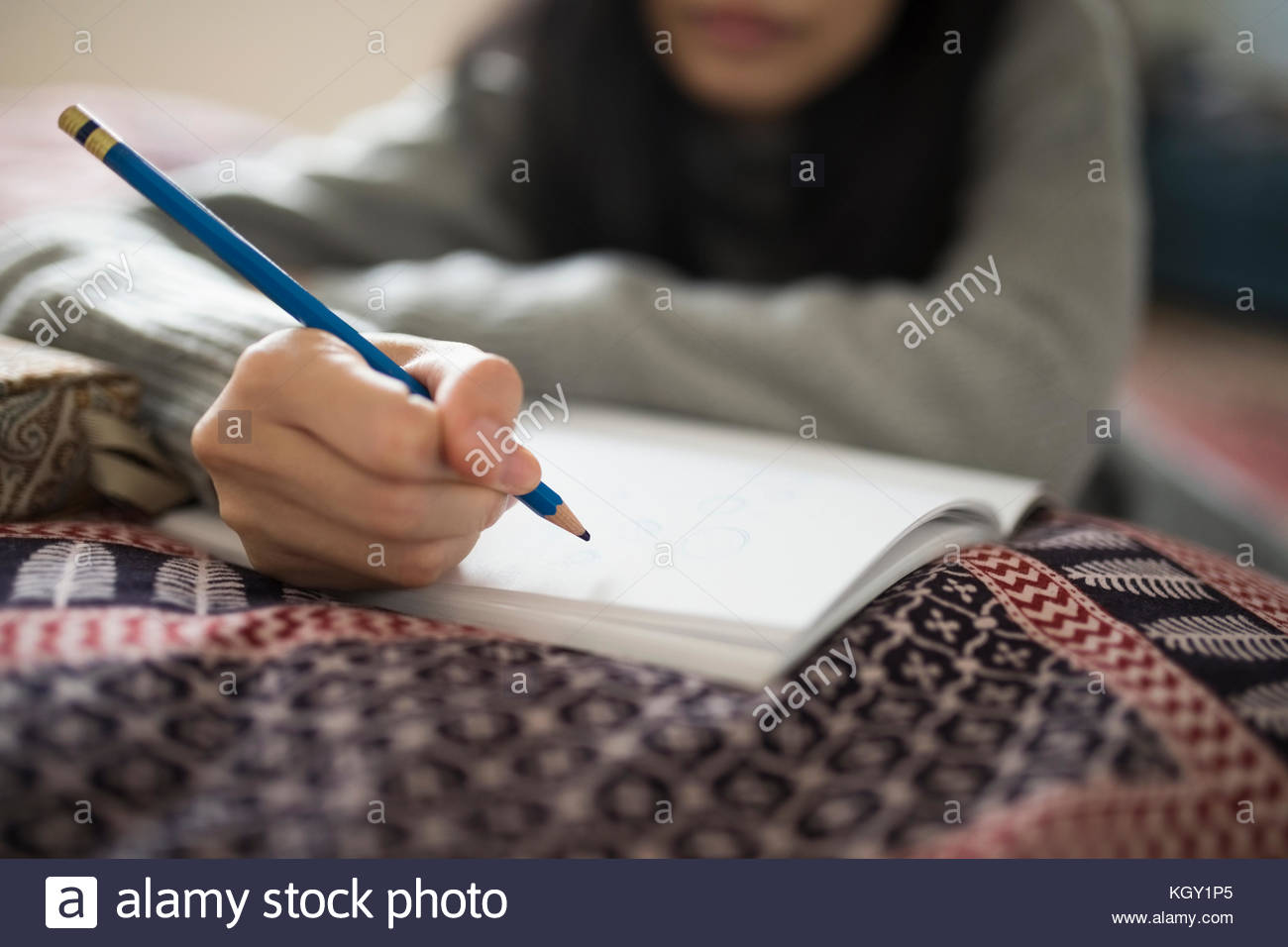 Artist in pencil drawing hi-res stock photography and images - Alamy