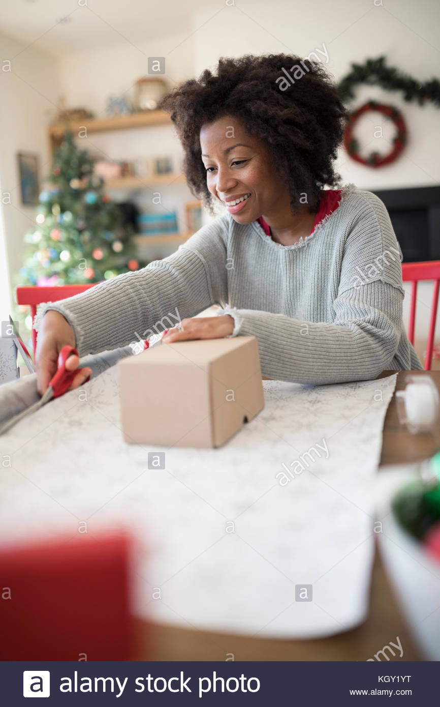 Wrapping table hi-res stock photography and images - Alamy