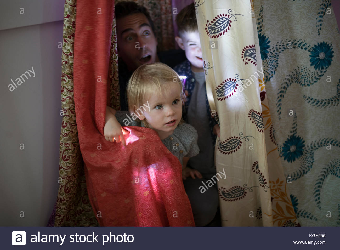 Living in hiding hi-res stock photography and images - Alamy
