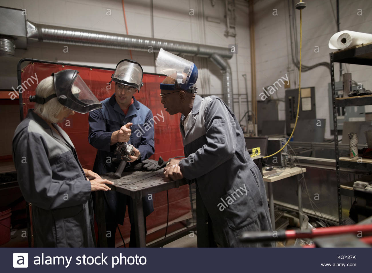 Metal workshop hi-res stock photography and images - Alamy