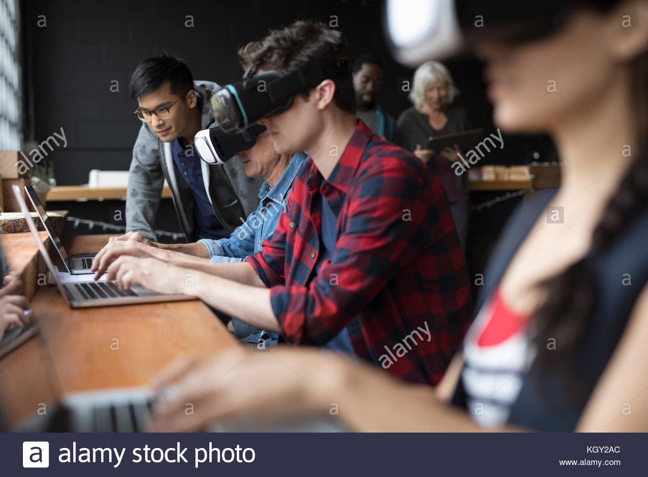 Virtual programming hi-res stock photography and images - Alamy