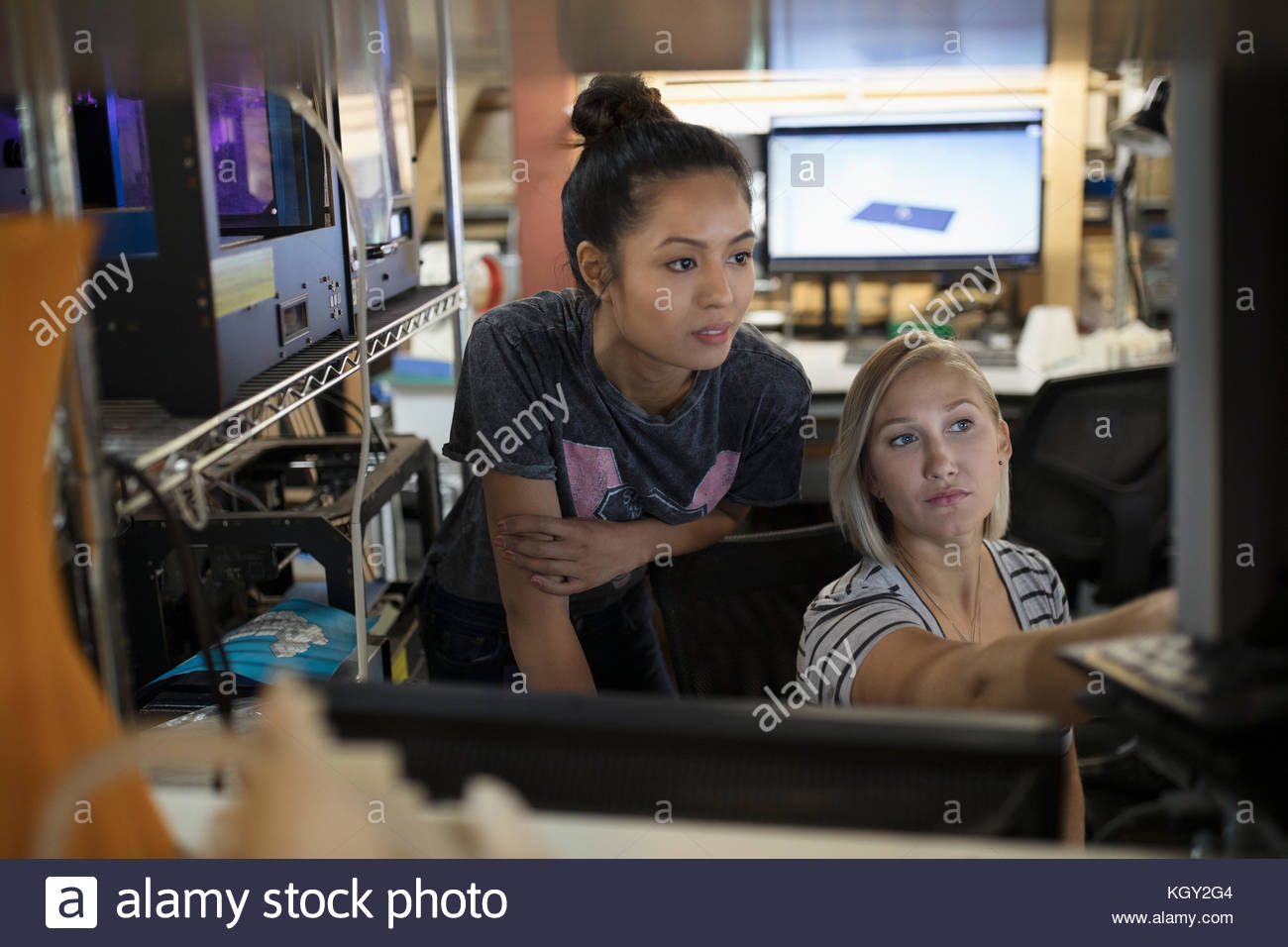 Spanish female computer hi-res stock photography and images - Alamy