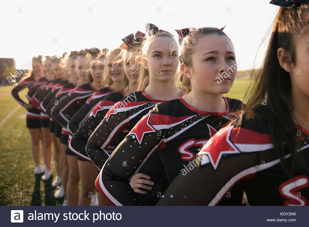 Girl cheerleading hi-res stock photography and images - Alamy