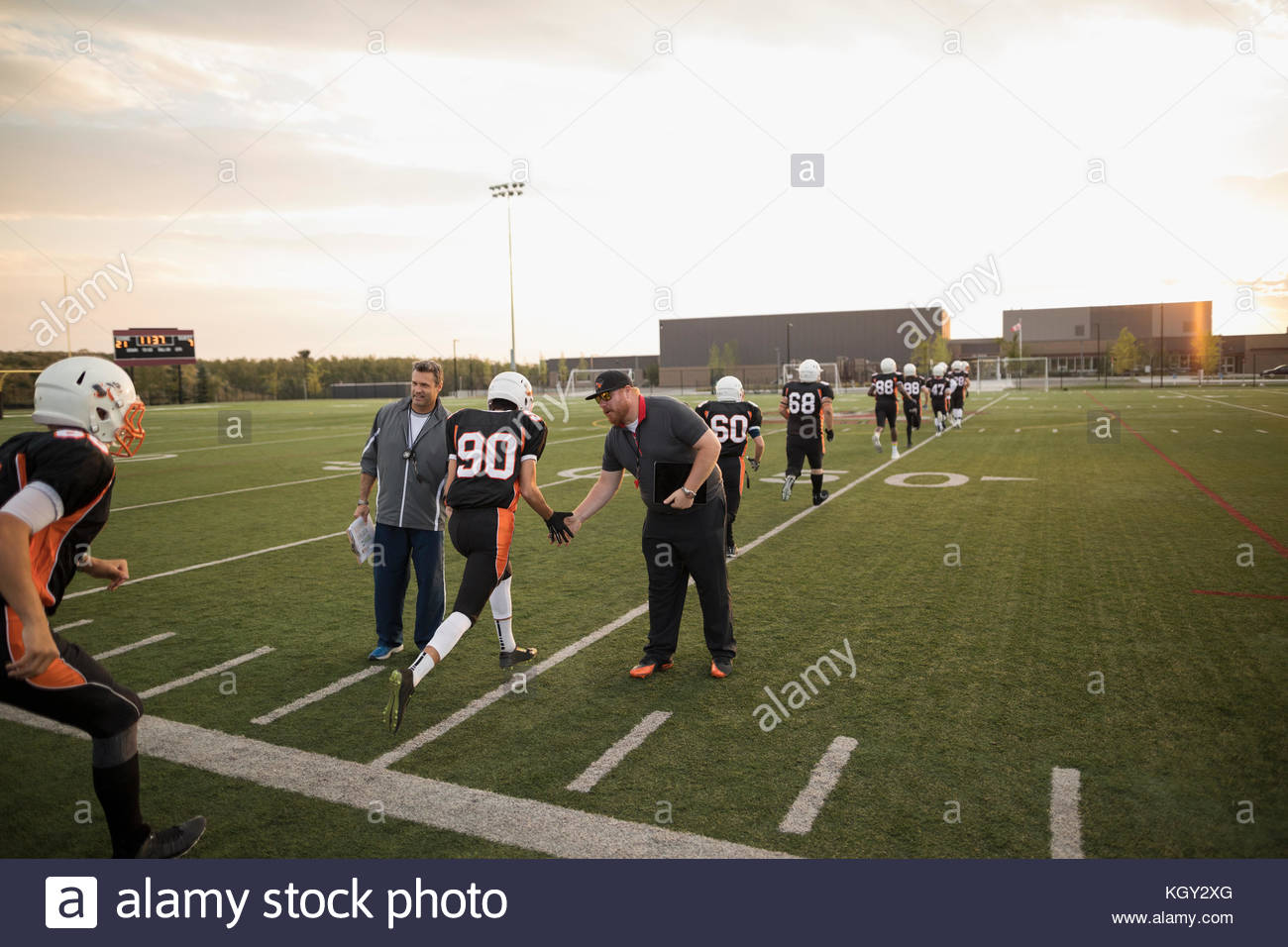 Boys high fiving hi-res stock photography and images - Alamy