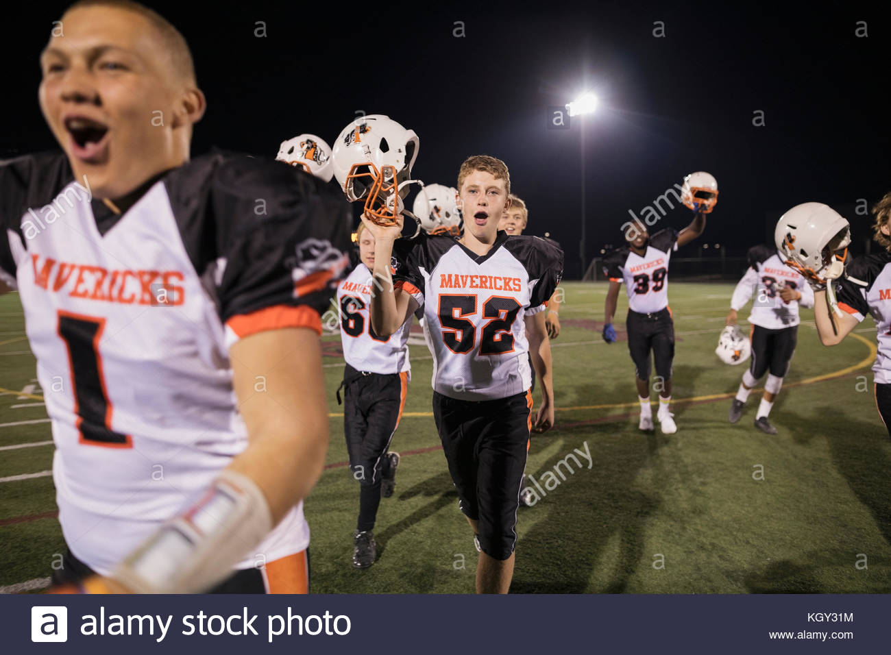 Cheering on team hi-res stock photography and images - Alamy