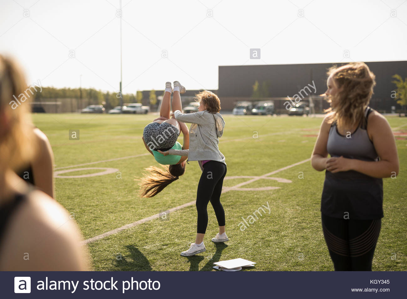 Back flip girls hi-res stock photography and images - Alamy
