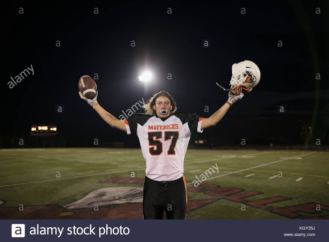 Front view american football player hi-res stock photography and images ...