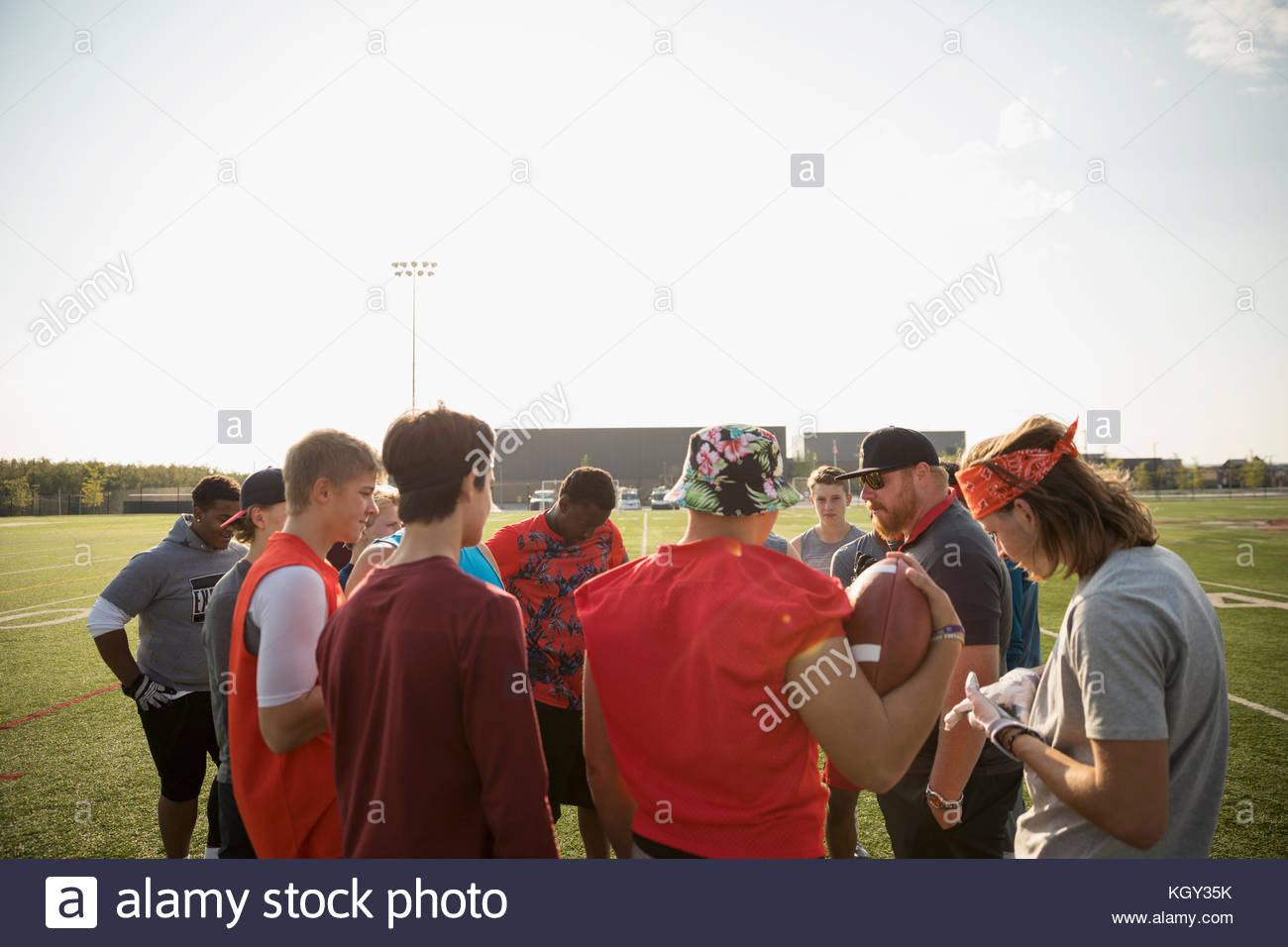 Leadership huddle hi-res stock photography and images - Alamy