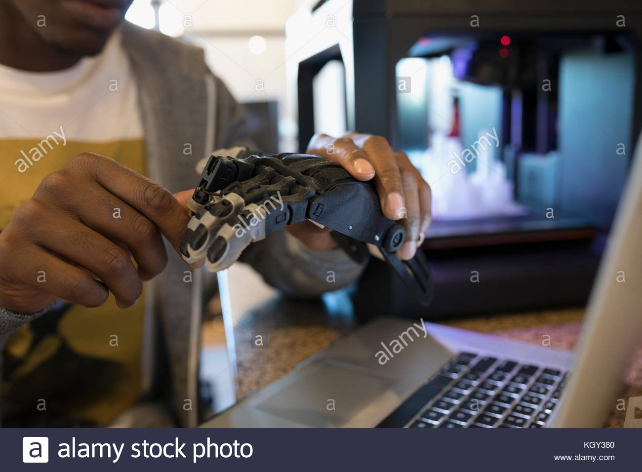3d printing hand hi-res stock photography and images - Alamy