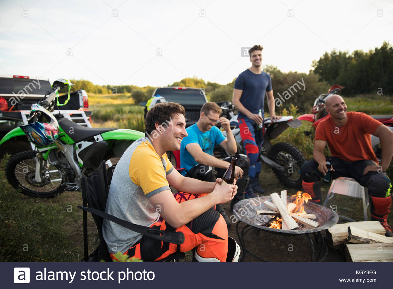 Around A Campfire Stock Photos & Around A Campfire Stock Images - Alamy