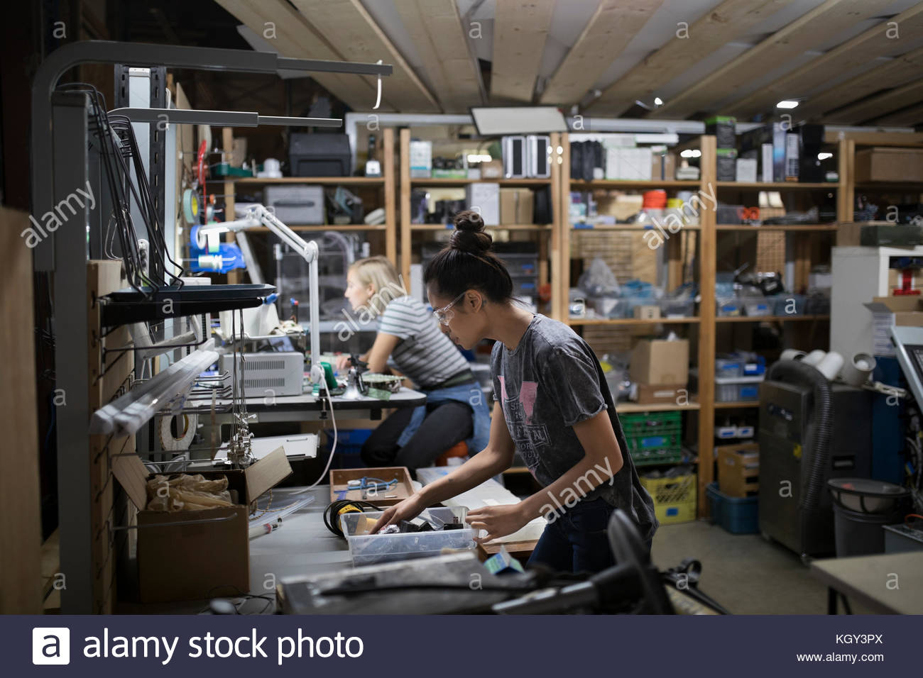 Filipino technician hi-res stock photography and images - Alamy