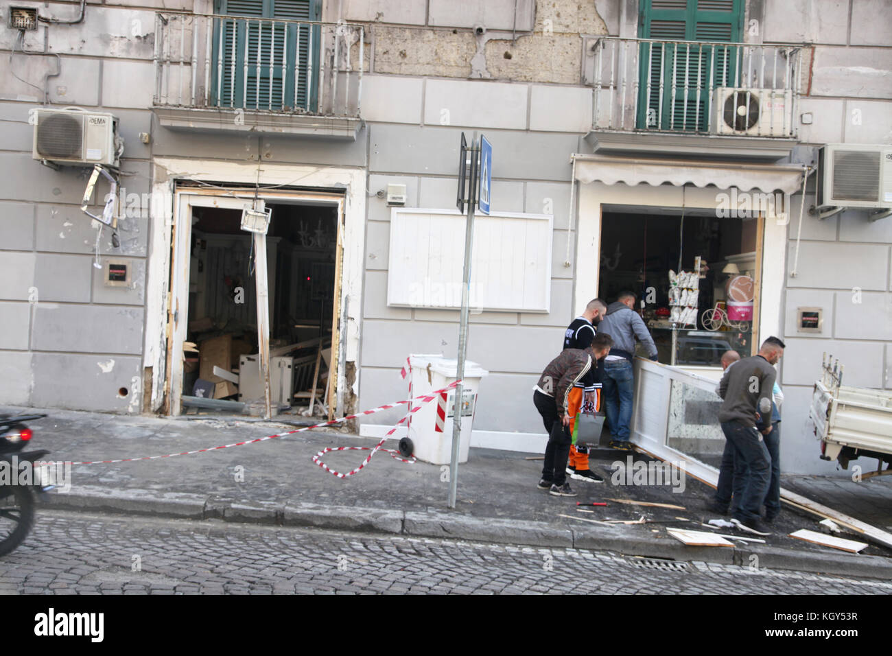 Naples, Italy. 10th Nov, 2017. Today, November 10, a bomb in the night ...