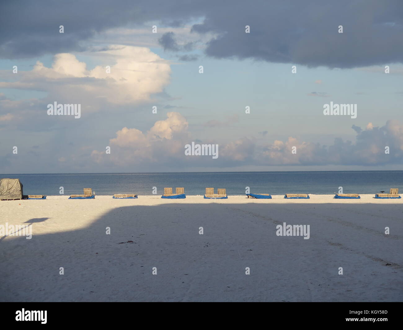 Florida beach weather hi-res stock photography and images - Alamy