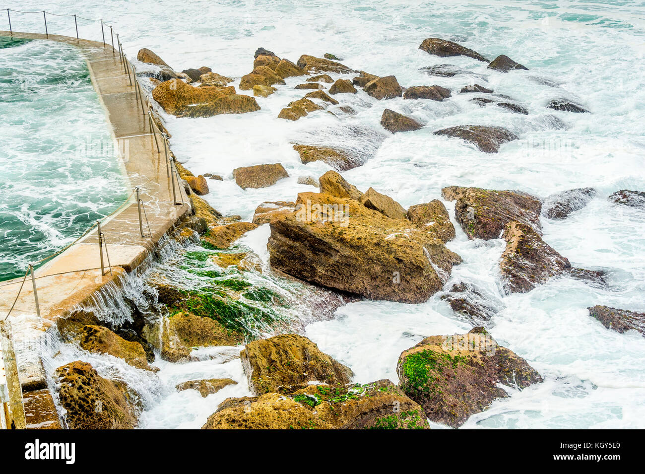 Bronte Beach Rock Pool High Resolution Stock Photography and Images - Alamy