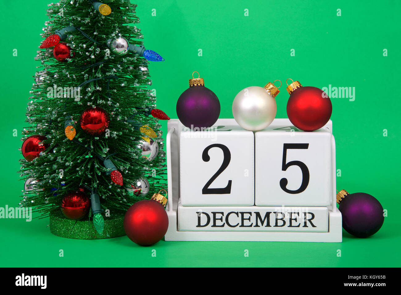 Close up of wood blocks showing calendar date December 25th, Christmas ...