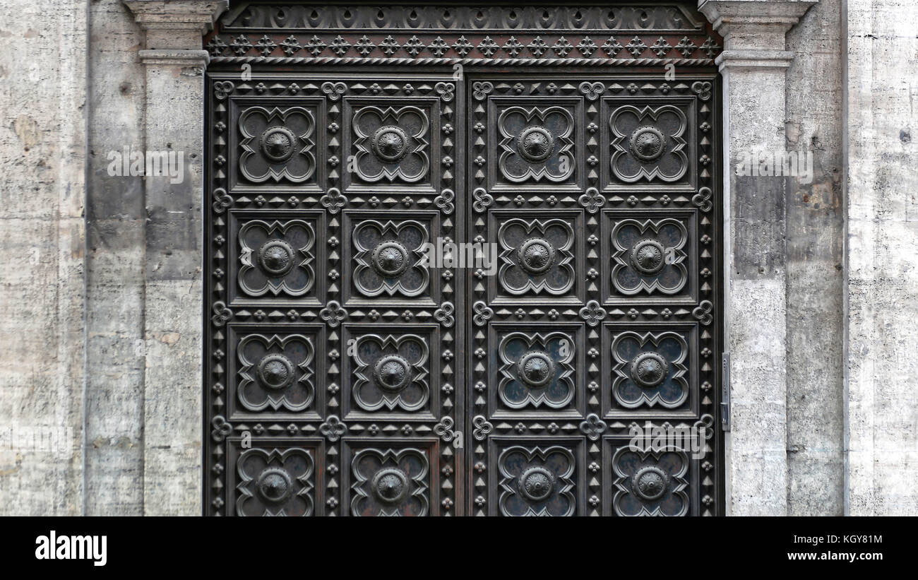 Medieval Black Metal Door Pattern Stock Photo - Alamy
