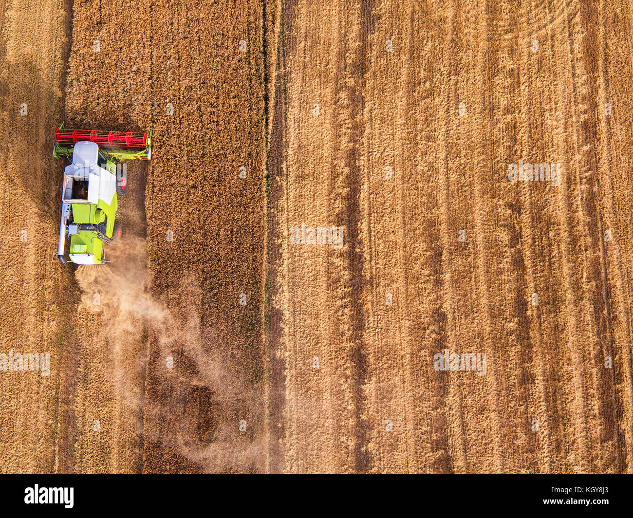 Top view working combine aerial hi-res stock photography and images - Alamy
